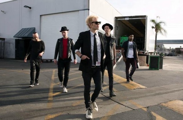 Exclusive Interview With Deryck Whibley From Sum 41 | Ultimate Guitar