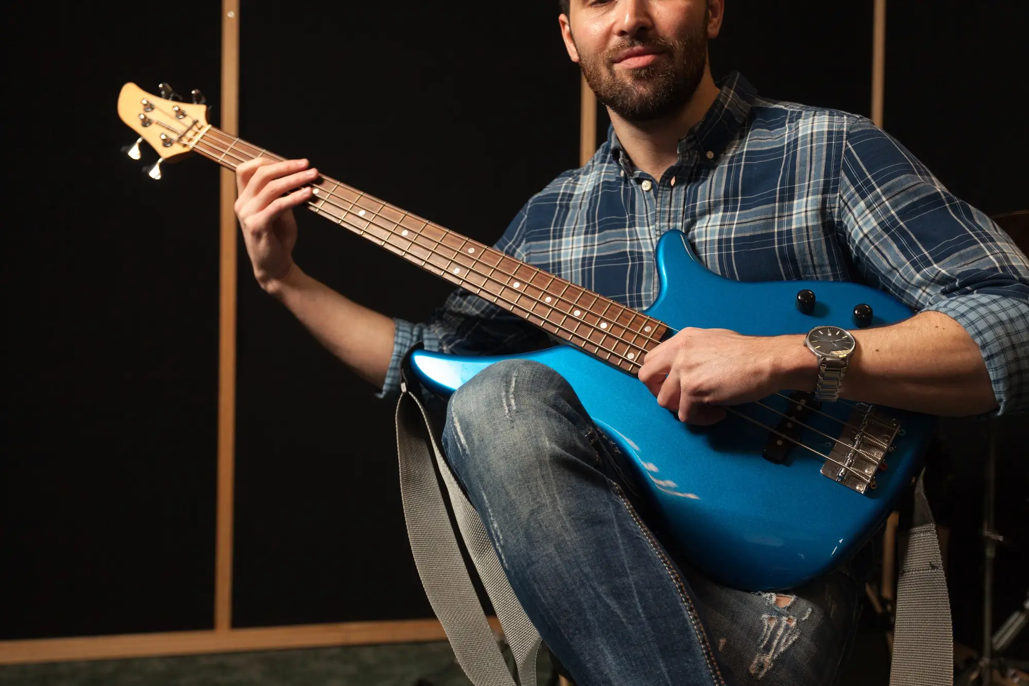 How to Play Bass Guitar — Learning Bass Guitar Quickly (Easy Way)