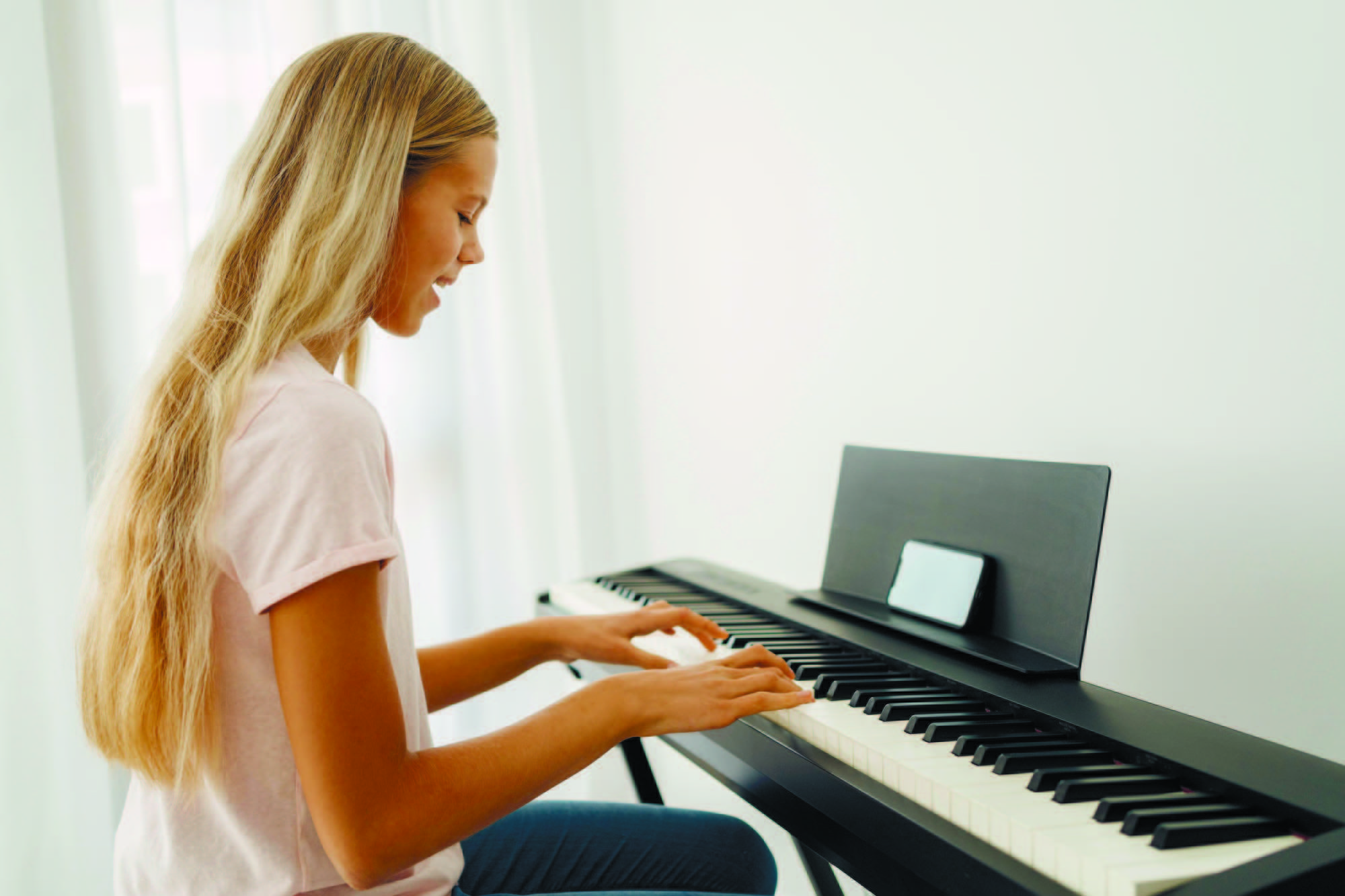 How to Play Piano (Beginner's Guide) — Learning Piano Quickly (Easy Way)